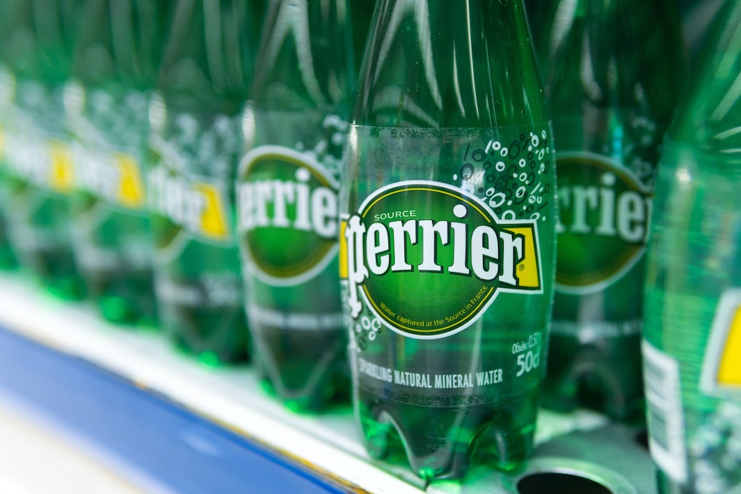 Acqua Perrier contaminata: Nestlé distrugge 2 milioni di bottiglie | il ...
